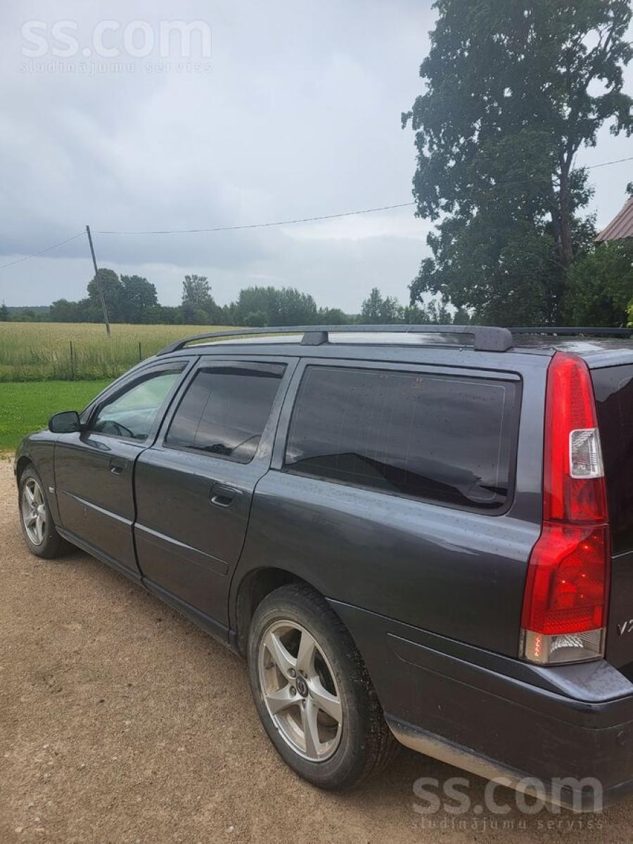 Volvo V70 2004 in Madona, with an engine capacity of 2.40 L and mileage of 278 thousand km for 2800 €, photo 2 on AUTOMOTO.COM.LV