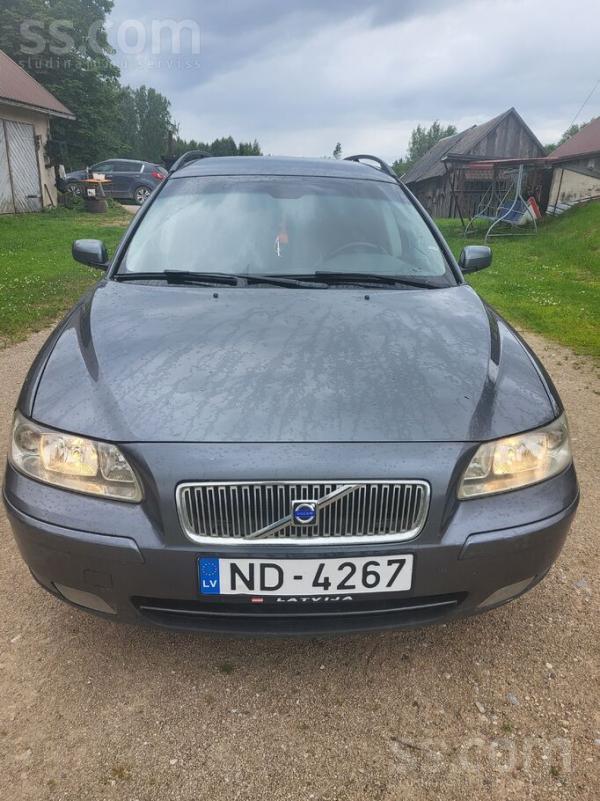 Volvo V70 2004 in Madona, with an engine capacity of 2.40 L and mileage of 278 thousand km for 2800 €, photo 4 on AUTOMOTO.COM.LV