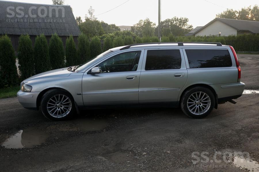 Volvo V70 2004 Rīga, ar dzinēja tilpumu 2.40 L un nobraukumu 396 tūkst. km par 1900 €, foto 4 vietnē AUTOMOTO.COM.LV