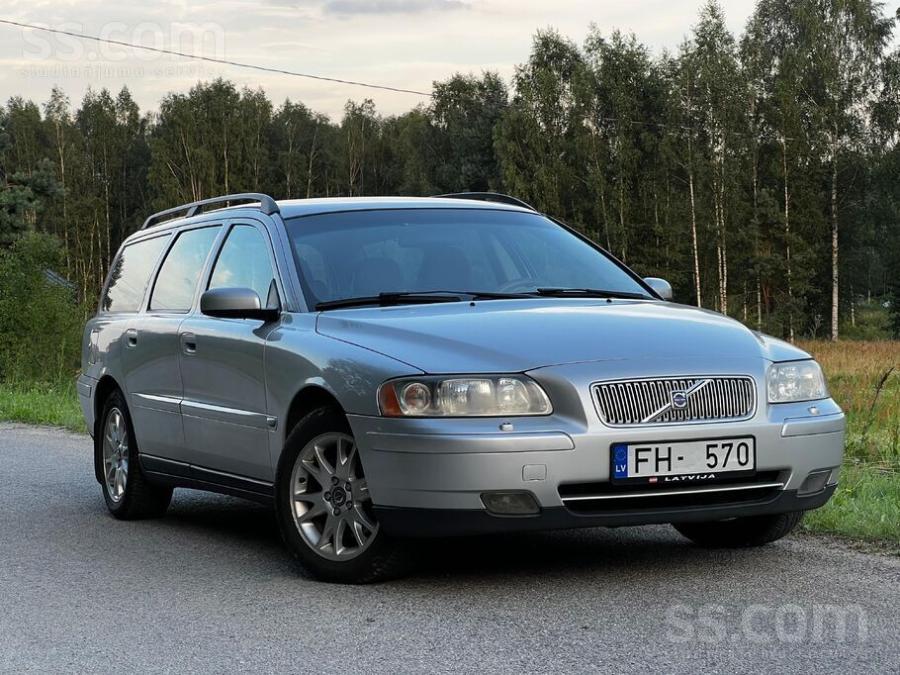 Volvo V70 2004 in Riga, with an engine capacity of 2.40 L and mileage of 220 thousand km for 1800 €, photo 1 on AUTOMOTO.COM.LV