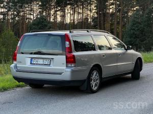 Volvo V70 2004 in Riga, with an engine capacity of 2.40 L and mileage of 220 thousand km for 1800 €, photo 3 on AUTOMOTO.COM.LV