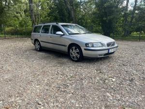 Volvo V70 2004 Cēsis, ar dzinēja tilpumu 2.40 L un nobraukumu 0 tūkst. km par 1450 €, foto 1 vietnē AUTOMOTO.COM.LV