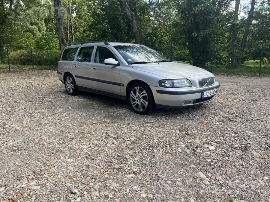 Volvo V70 2004 Cēsis, ar dzinēja tilpumu 2.40 L un nobraukumu 0 tūkst. km par 1450 €, foto 1 vietnē AUTOMOTO.COM.LV