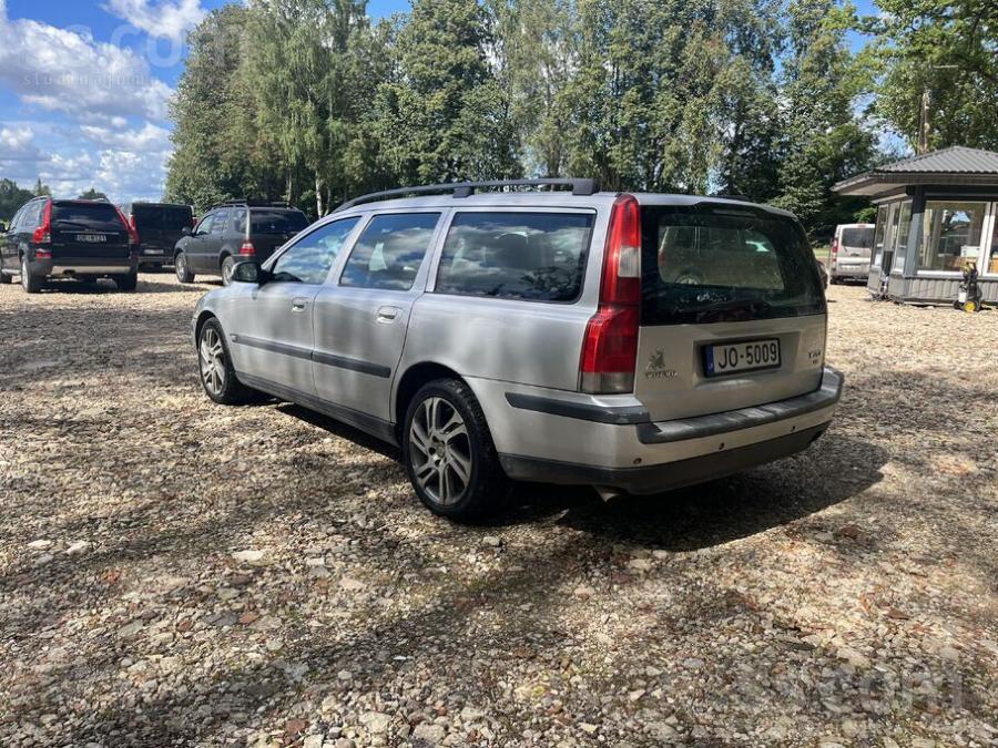 Volvo V70 2004 Cēsis, ar dzinēja tilpumu 2.40 L un nobraukumu 0 tūkst. km par 1450 €, foto 3 vietnē AUTOMOTO.COM.LV
