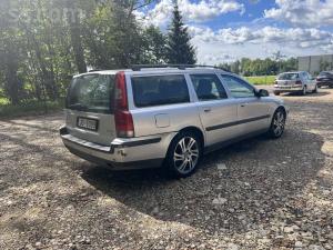 Volvo V70 2004 Cēsis, ar dzinēja tilpumu 2.40 L un nobraukumu 0 tūkst. km par 1450 €, foto 4 vietnē AUTOMOTO.COM.LV