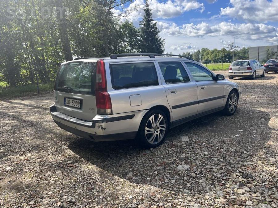 Volvo V70 2004 Cēsis, ar dzinēja tilpumu 2.40 L un nobraukumu 0 tūkst. km par 1450 €, foto 4 vietnē AUTOMOTO.COM.LV
