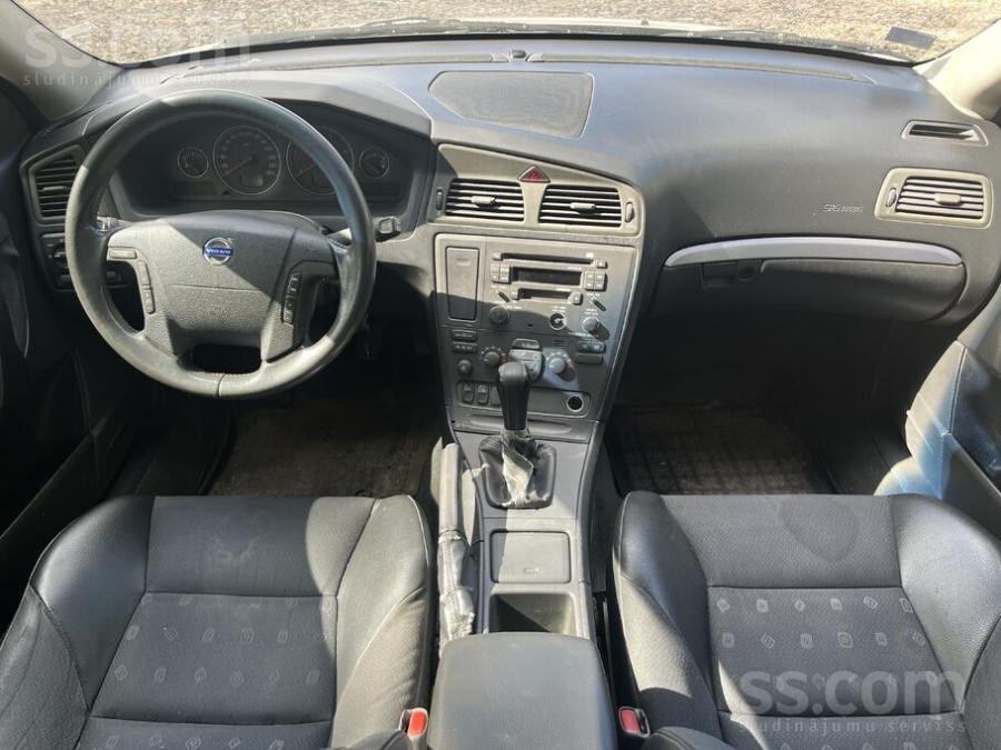 Volvo V70 2004 Cēsis, ar dzinēja tilpumu 2.40 L un nobraukumu 0 tūkst. km par 1450 €, foto 6 vietnē AUTOMOTO.COM.LV