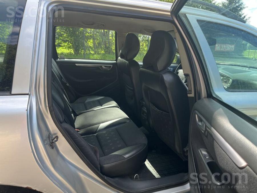 Volvo V70 2004 Cēsis, ar dzinēja tilpumu 2.40 L un nobraukumu 0 tūkst. km par 1450 €, foto 7 vietnē AUTOMOTO.COM.LV