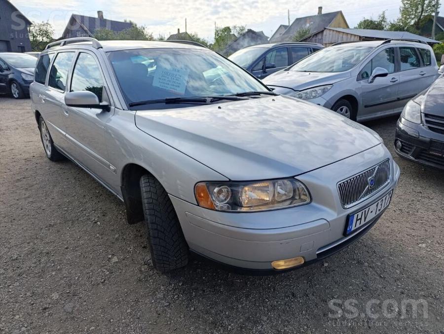 Volvo V70 2004 Rēzekne, ar dzinēja tilpumu 2.40 L un nobraukumu 0 tūkst. km par 1350 €, foto 2 vietnē AUTOMOTO.COM.LV