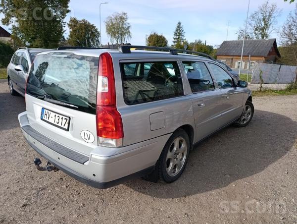 Volvo V70 2004 in Rezekne, with an engine capacity of 2.40 L and mileage of 0 thousand km for 1400 €, photo 4 on AUTOMOTO.COM.LV