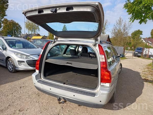 Volvo V70 2004 in Rezekne, with an engine capacity of 2.40 L and mileage of 0 thousand km for 1400 €, photo 8 on AUTOMOTO.COM.LV