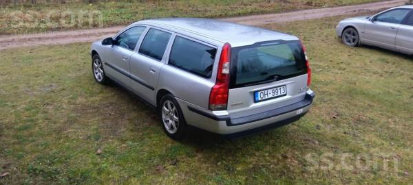 Volvo V70 2004 in Balvi, with an engine capacity of 2.40 L and mileage of 401 thousand km for 1800 €, photo 3 on AUTOMOTO.COM.LV