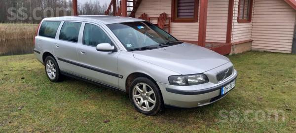 Volvo V70 2004 in Balvi, with an engine capacity of 2.40 L and mileage of 401 thousand km for 1800 €, photo 4 on AUTOMOTO.COM.LV