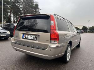 Volvo V70 2004 in Vilnius, with an engine capacity of 2.40 L and mileage of 390 thousand km for 2600 €, photo 4 on AUTOMOTO.COM.LV