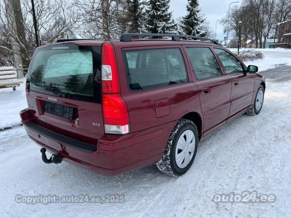 Volvo V70 2004 Paide, ar dzinēja tilpumu 2.40 L un nobraukumu 305 tūkst. km par 3199 €, foto 3 vietnē AUTOMOTO.COM.LV