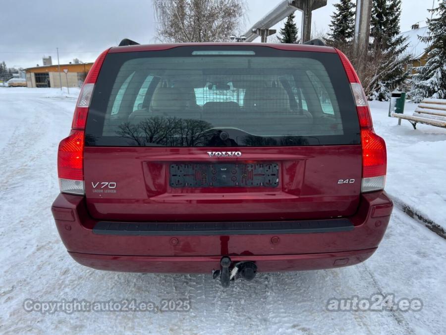 Volvo V70 2004 in Paide, with an engine capacity of 2.40 L and mileage of 305 thousand km for 3199 €, photo 9 on AUTOMOTO.COM.LV
