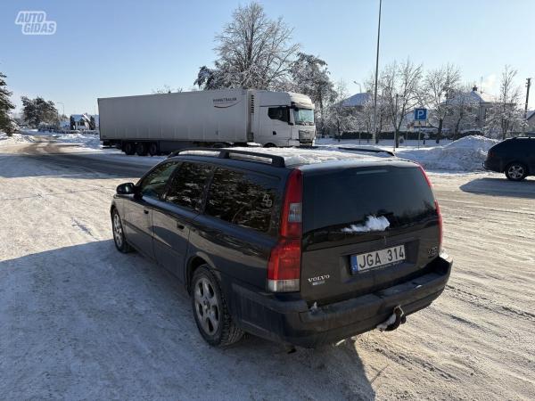 Volvo V70 2004 in Varena, with an engine capacity of 2.40 L and mileage of 400 thousand km for 780 €, photo 3 on AUTOMOTO.COM.LV