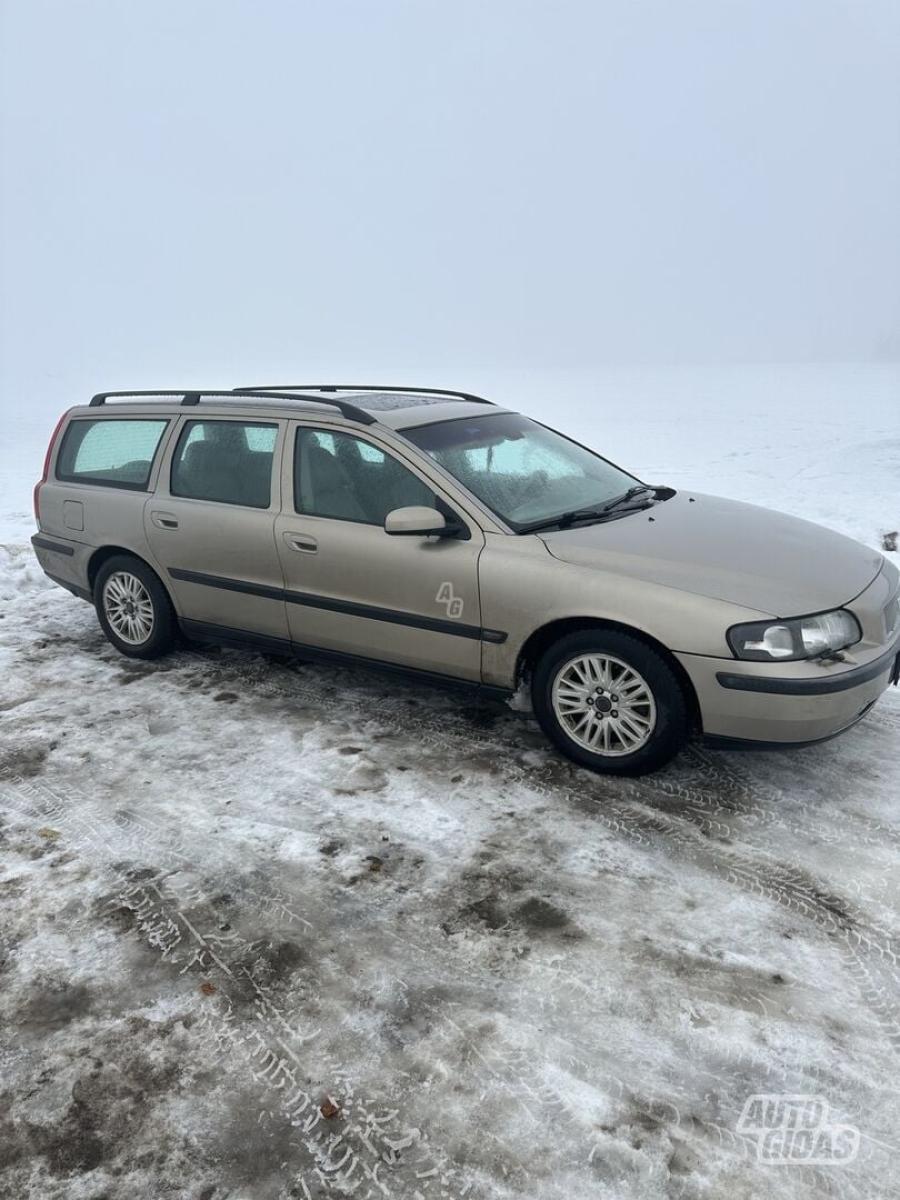 Volvo V70 2004 in Alytus, with an engine capacity of 2.40 L and mileage of 248 thousand km for 750 €, photo 3 on AUTOMOTO.COM.LV