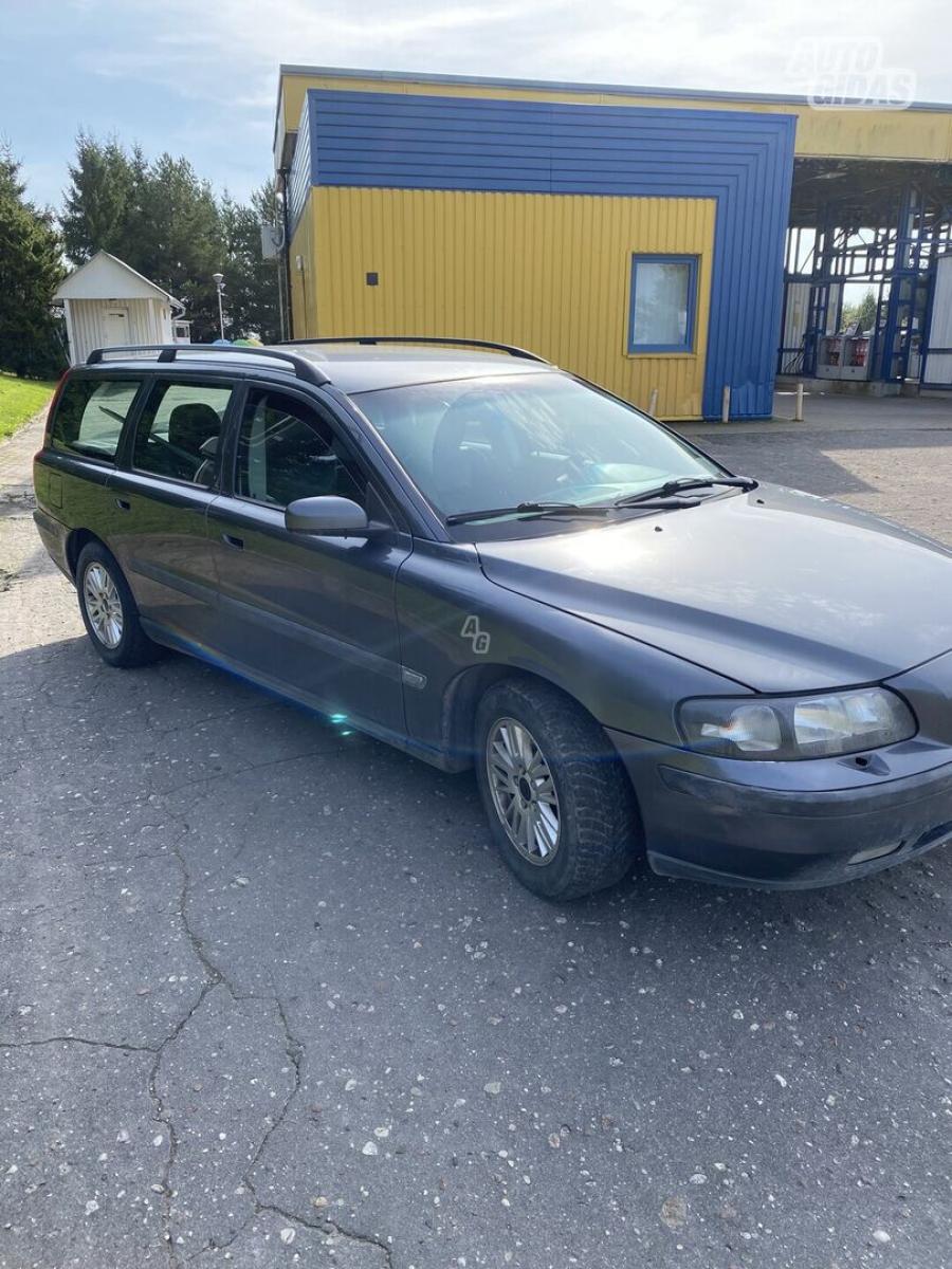 Volvo V70 2004 Klaipėda, ar dzinēja tilpumu 2.40 L un nobraukumu 335 tūkst. km par 1500 €, foto 3 vietnē AUTOMOTO.COM.LV