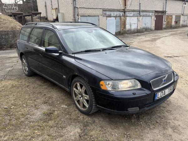 Volvo V70 2004 in Siauliai, with an engine capacity of 2.40 L and mileage of 111 thousand km for 850 €, photo 1 on AUTOMOTO.COM.LV