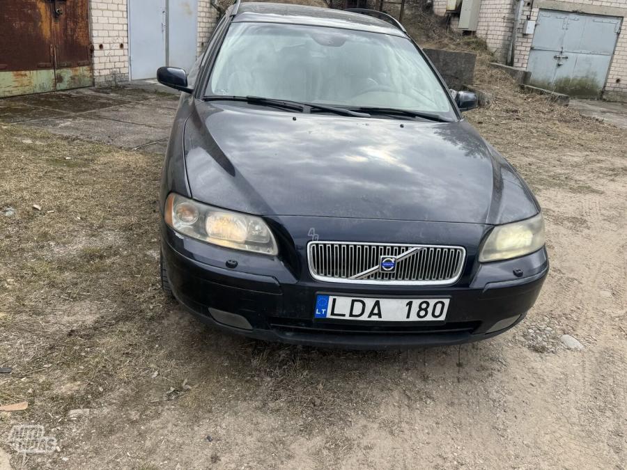 Volvo V70 2004 in Siauliai, with an engine capacity of 2.40 L and mileage of 111 thousand km for 850 €, photo 3 on AUTOMOTO.COM.LV