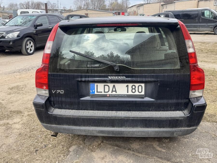 Volvo V70 2004 in Siauliai, with an engine capacity of 2.40 L and mileage of 111 thousand km for 850 €, photo 6 on AUTOMOTO.COM.LV