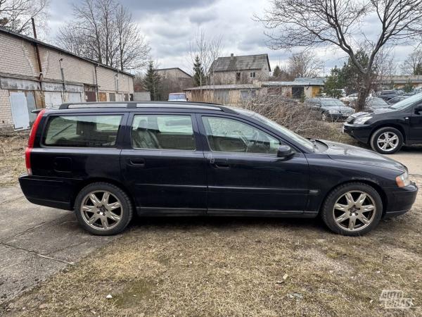 Volvo V70 2004 in Siauliai, with an engine capacity of 2.40 L and mileage of 111 thousand km for 850 €, photo 7 on AUTOMOTO.COM.LV