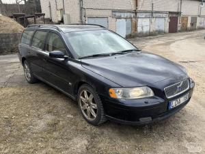 Volvo V70 2004 Šauļi, ar dzinēja tilpumu 2.40 L un nobraukumu 111 tūkst. km par 750 €, foto  vietnē AUTOMOTO.COM.LV
