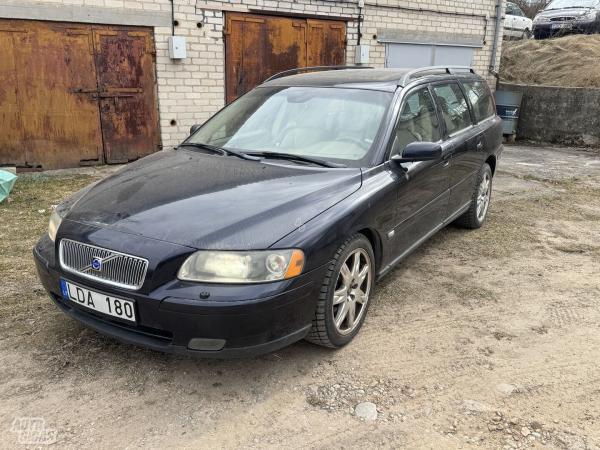 Volvo V70 2004 in Siauliai, with an engine capacity of 2.40 L and mileage of 111 thousand km for 750 €, photo 3 on AUTOMOTO.COM.LV