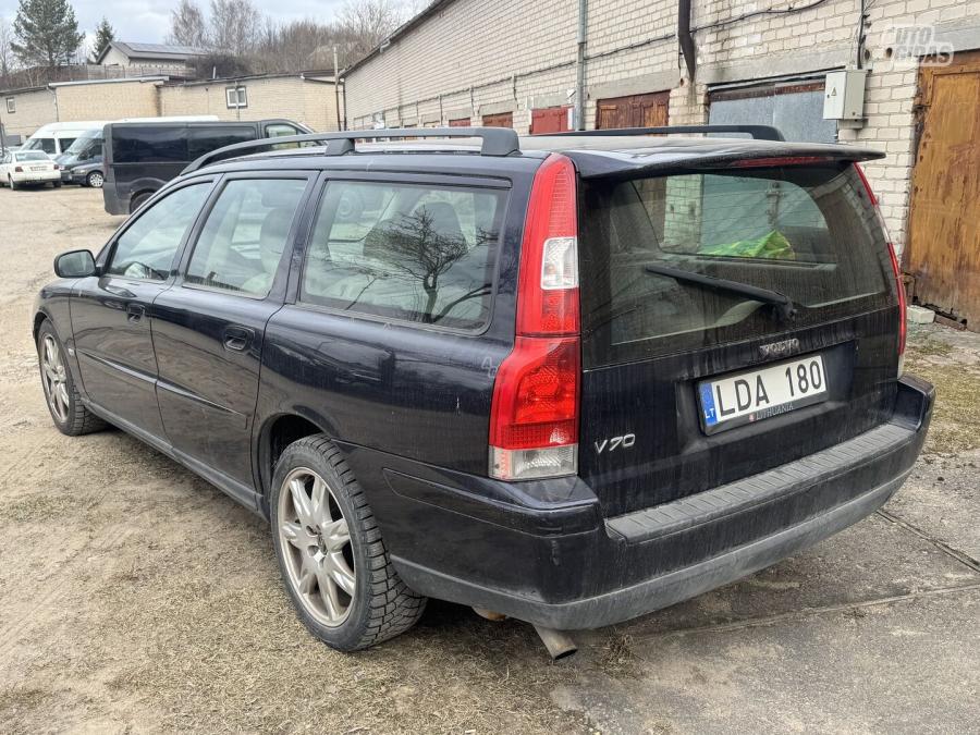 Volvo V70 2004 in Siauliai, with an engine capacity of 2.40 L and mileage of 111 thousand km for 750 €, photo 5 on AUTOMOTO.COM.LV
