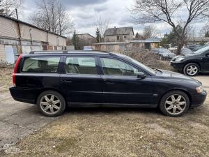 Volvo V70 2004 in Siauliai, with an engine capacity of 2.40 L and mileage of 111 thousand km for 750 €, photo 8 on AUTOMOTO.COM.LV
