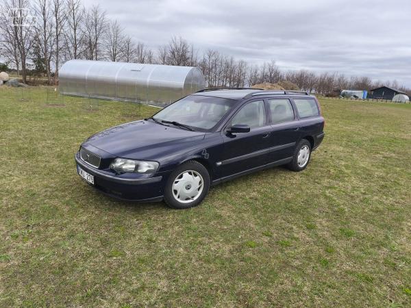 Volvo V70 2004 in Panevezys, with an engine capacity of 2.40 L and mileage of 376 thousand km for 1600 €, photo 2 on AUTOMOTO.COM.LV