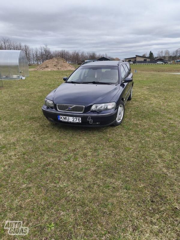 Volvo V70 2004 in Panevezys, with an engine capacity of 2.40 L and mileage of 376 thousand km for 1600 €, photo 3 on AUTOMOTO.COM.LV