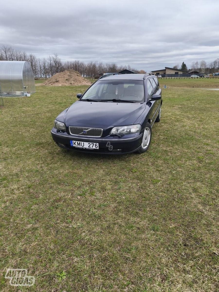 Volvo V70 2004 in Panevezys, with an engine capacity of 2.40 L and mileage of 376 thousand km for 1600 €, photo 4 on AUTOMOTO.COM.LV