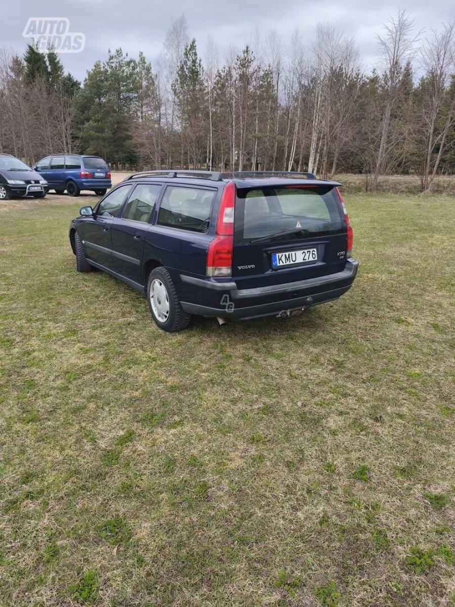 Volvo V70 2004 in Panevezys, with an engine capacity of 2.40 L and mileage of 376 thousand km for 1600 €, photo 5 on AUTOMOTO.COM.LV