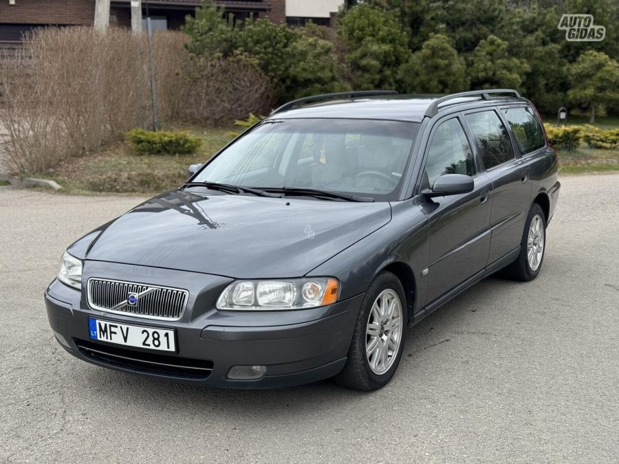 Volvo V70 2004 in Vilnius, with an engine capacity of 2.40 L and mileage of 330 thousand km for 1700 €, photo 1 on AUTOMOTO.COM.LV