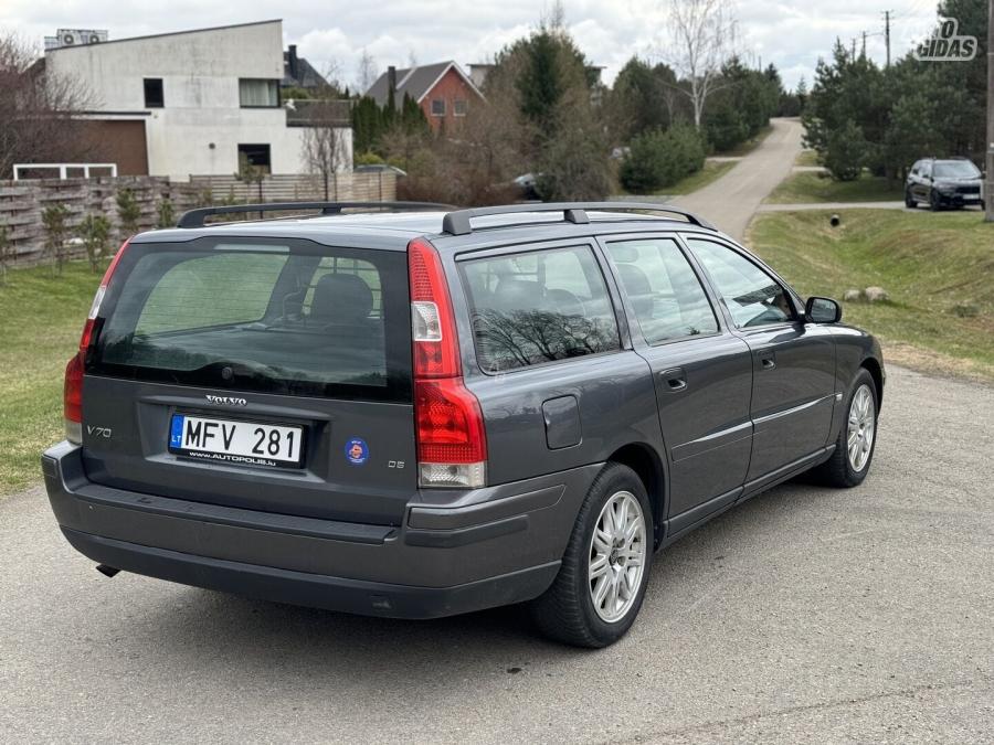 Volvo V70 2004 in Vilnius, with an engine capacity of 2.40 L and mileage of 330 thousand km for 1700 €, photo 4 on AUTOMOTO.COM.LV
