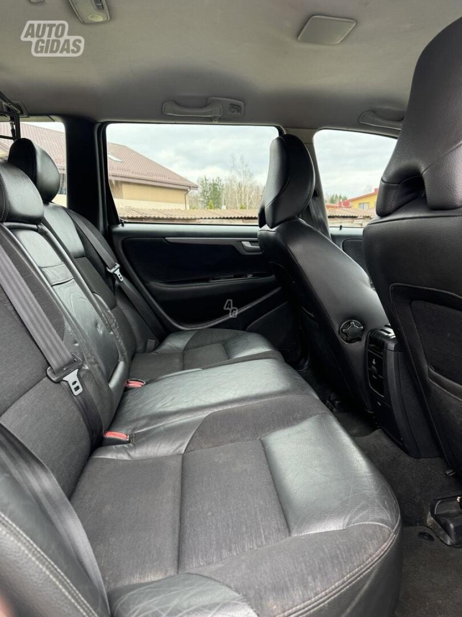 Volvo V70 2004 in Vilnius, with an engine capacity of 2.40 L and mileage of 330 thousand km for 1700 €, photo 6 on AUTOMOTO.COM.LV