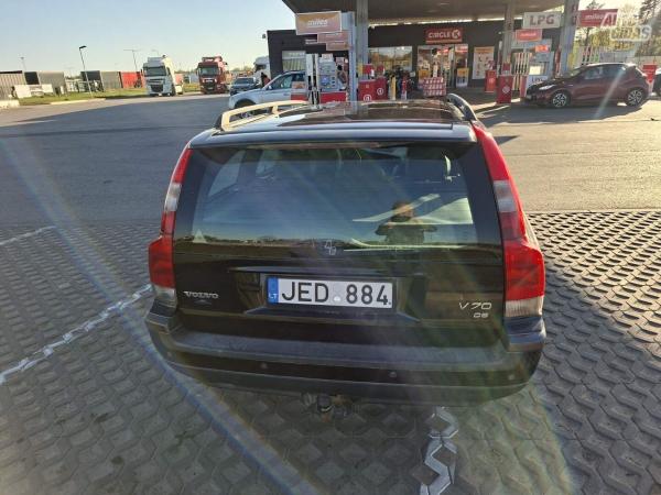 Volvo V70 2004 in Vilnius, with an engine capacity of 2.40 L and mileage of 390 thousand km for 800 €, photo 3 on AUTOMOTO.COM.LV