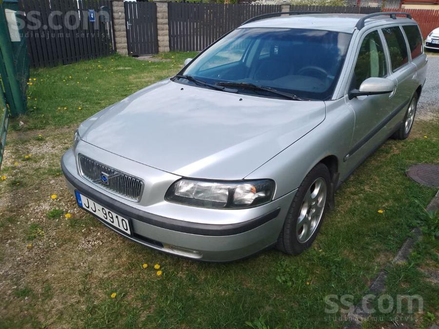 Вольво В70 2004 в Рига, объемом двигателя 2.40 л и пробегом 380 тыс. км за 1000 €, фото 1 на AUTOMOTO.COM.LV
