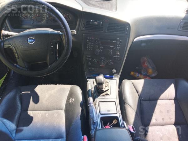 Volvo V70 2004 in Riga, with an engine capacity of 2.40 L and mileage of 380 thousand km for 1000 €, photo 2 on AUTOMOTO.COM.LV