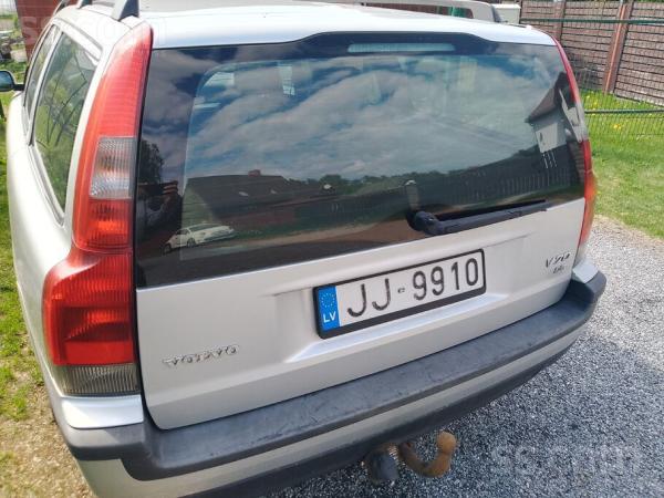 Volvo V70 2004 in Riga, with an engine capacity of 2.40 L and mileage of 380 thousand km for 1000 €, photo 5 on AUTOMOTO.COM.LV