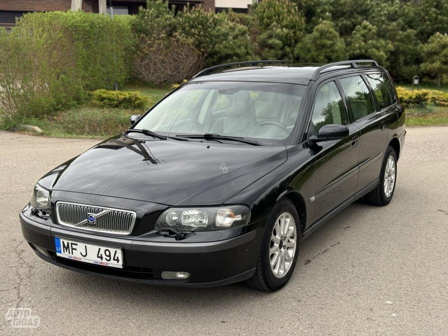 Volvo V70 2004 in Vilnius, with an engine capacity of 2.40 L and mileage of 390 thousand km for 1799 €, photo 1 on AUTOMOTO.COM.LV