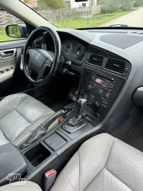 Volvo V70 2004 Viļņa, ar dzinēja tilpumu 2.40 L un nobraukumu 390 tūkst. km par 1799 €, foto 8 vietnē AUTOMOTO.COM.LV