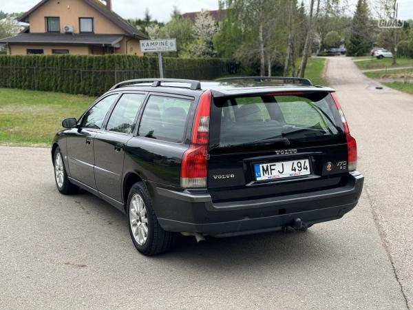Volvo V70 2004 in Vilnius, with an engine capacity of 2.40 L and mileage of 390 thousand km for 1799 €, photo 4 on AUTOMOTO.COM.LV
