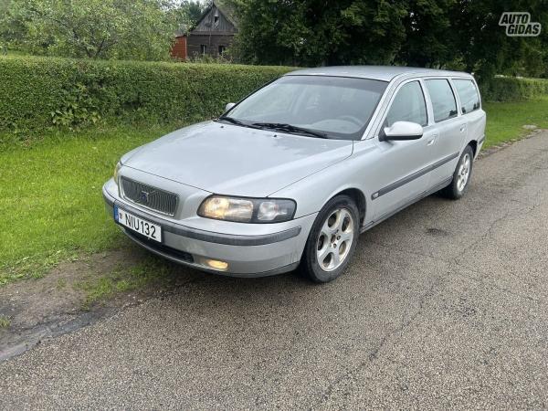 Volvo V70 2004 in Varena, with an engine capacity of 2.40 L and mileage of 396 thousand km for 600 €, photo 1 on AUTOMOTO.COM.LV