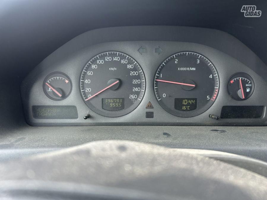 Volvo V70 2004 in Varena, with an engine capacity of 2.40 L and mileage of 396 thousand km for 600 €, photo 3 on AUTOMOTO.COM.LV