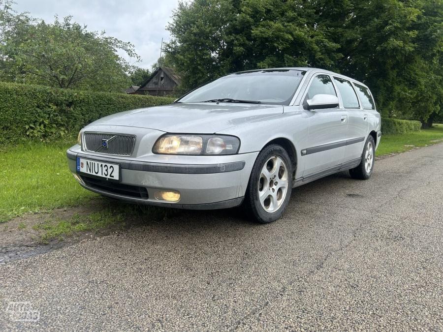 Volvo V70 2004 in Varena, with an engine capacity of 2.40 L and mileage of 396 thousand km for 600 €, photo 9 on AUTOMOTO.COM.LV