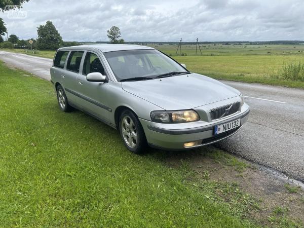 Volvo V70 2004 in Varena, with an engine capacity of 2.40 L and mileage of 396 thousand km for 600 €, photo 9 on AUTOMOTO.COM.LV