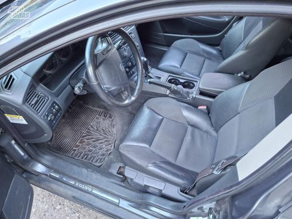 Volvo V70 2004 in Vilnius, with an engine capacity of 2.40 L and mileage of 2 thousand km for 399 €, photo 5 on AUTOMOTO.COM.LV